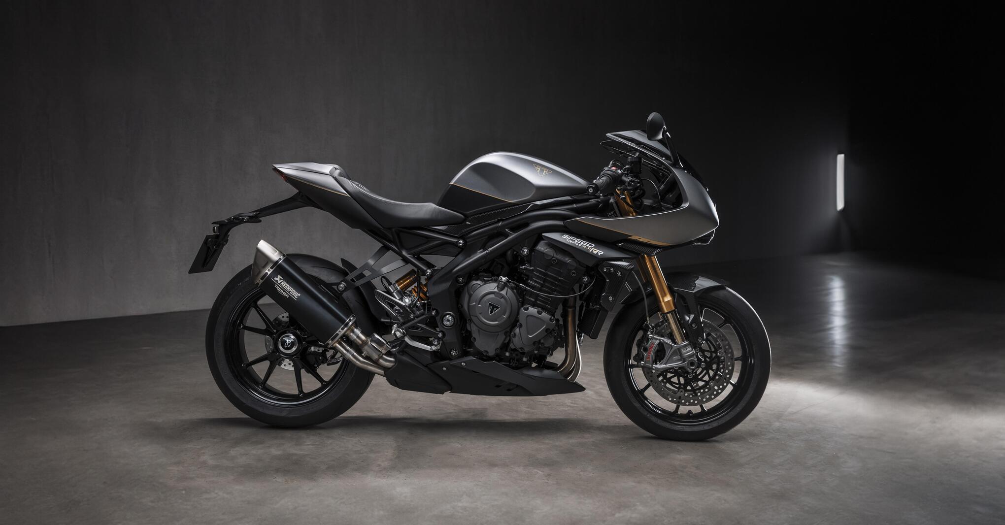 Triumph e Breitling di nuovo insieme, ecco la Speed Triple 1200 RR ...