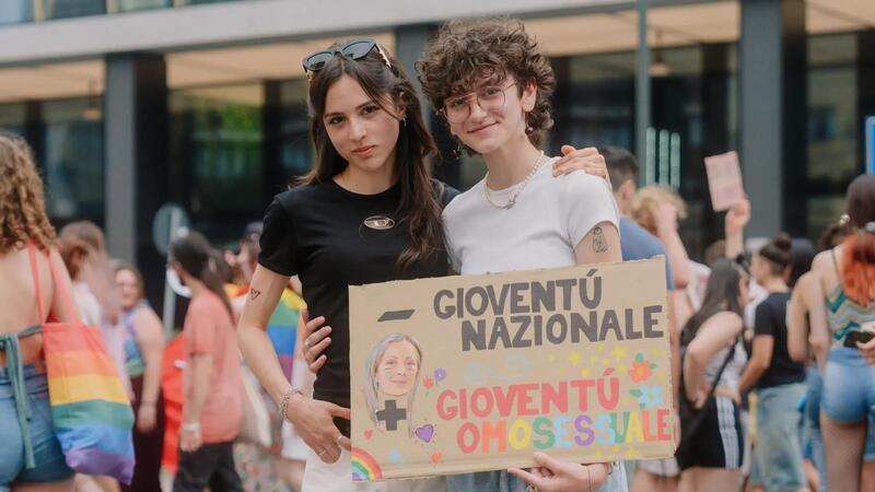I giornalisti palpati al Milano Pride erano uomini, poi donne, infine ...