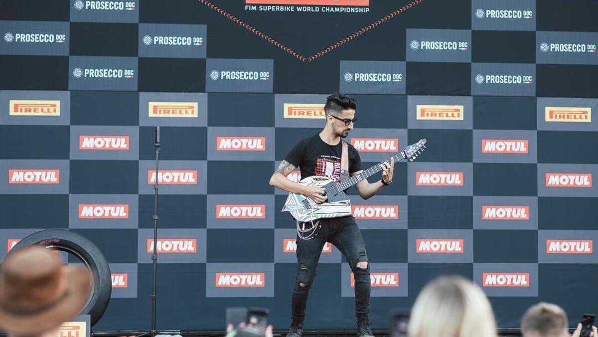 Le chitarre di Giulio Maceroni colonna sonora del videogame VRider SBK ...