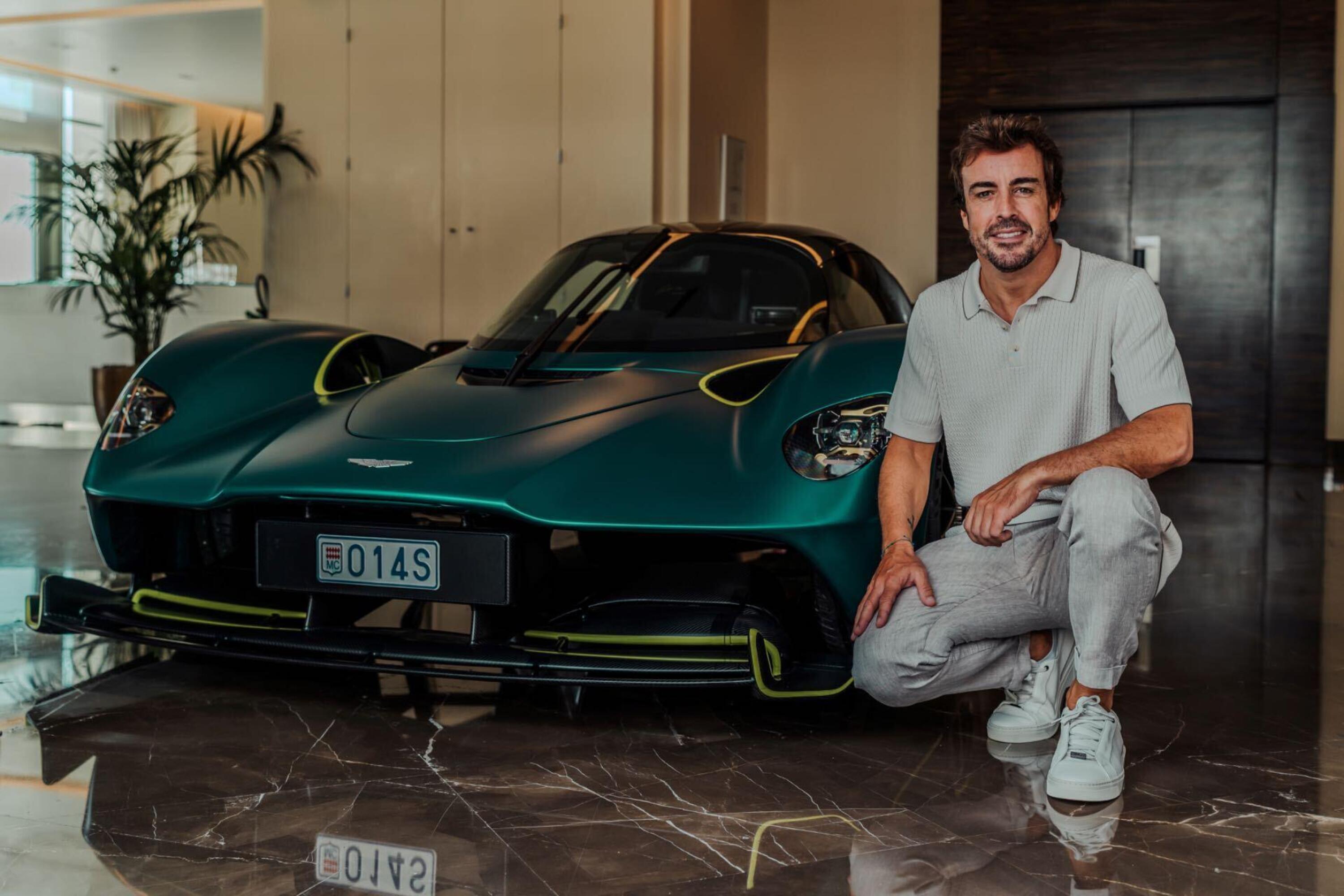 F1. Fernando Alonso guida la sua nuova Aston Martin Valkyrie, persino i ...