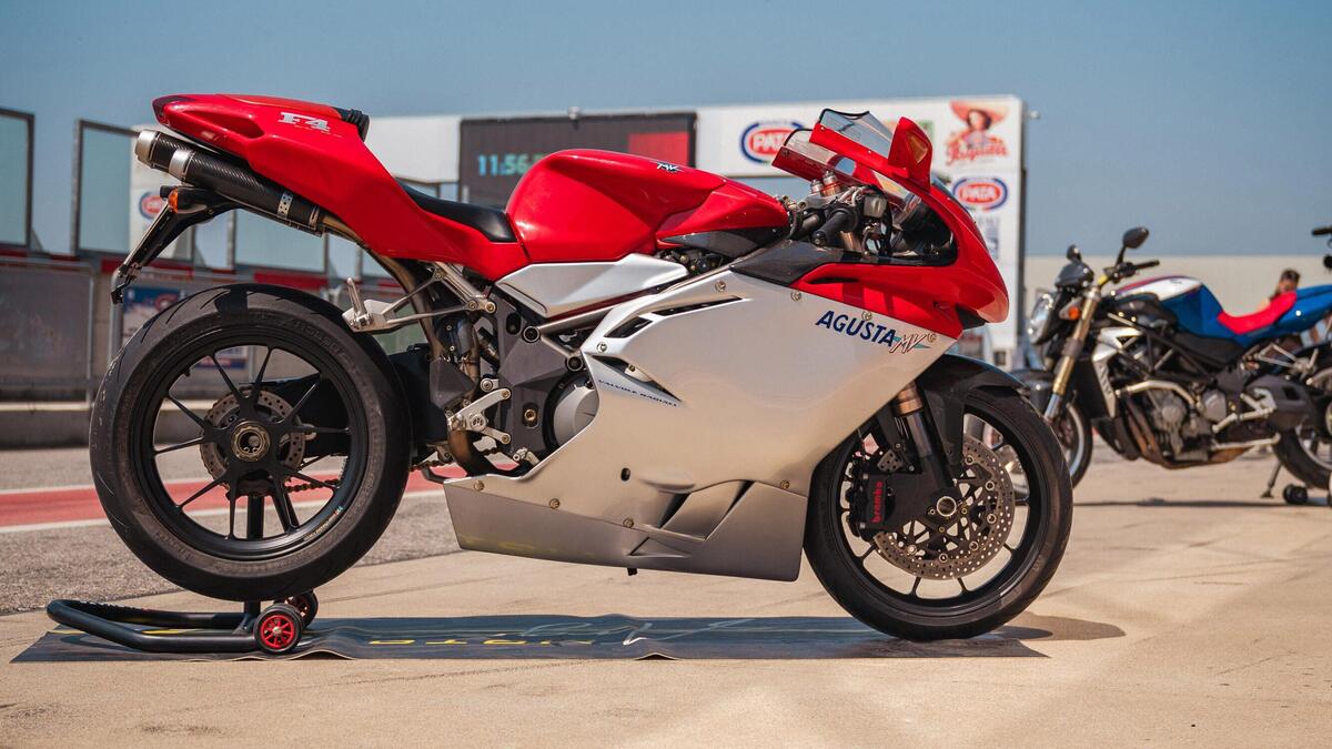Prova Youngtimer: MV Agusta F4 750 e Brutale 750, le più belle del ...
