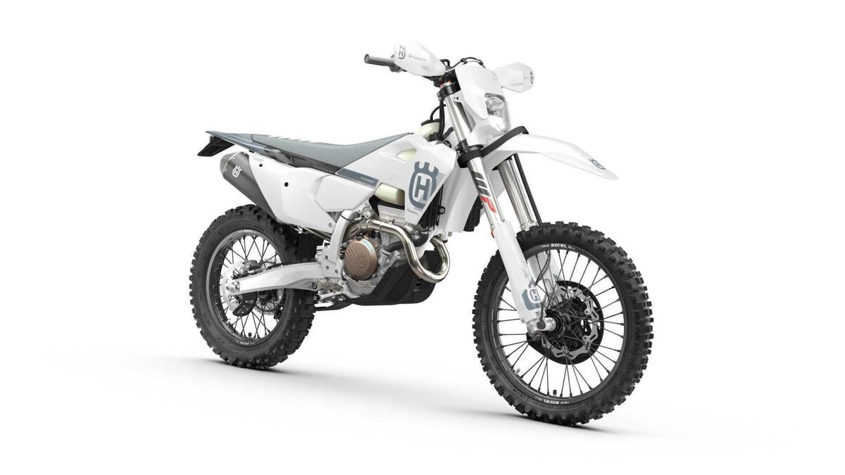 Husqvarna FE 350 Pro (2025), prezzo e scheda tecnica - Moto.it
