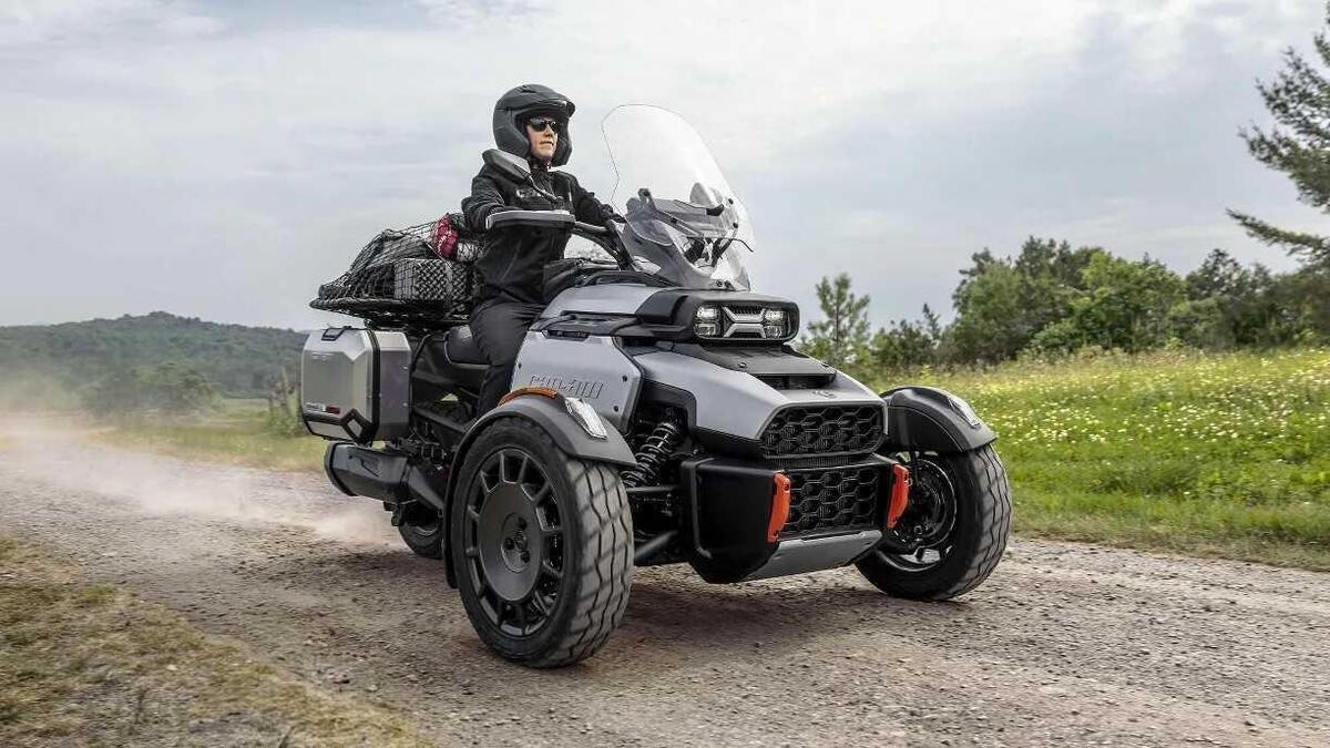 Scooter e moto a tre ruote: consigli per gli acquisti 2024 - News - Moto.it