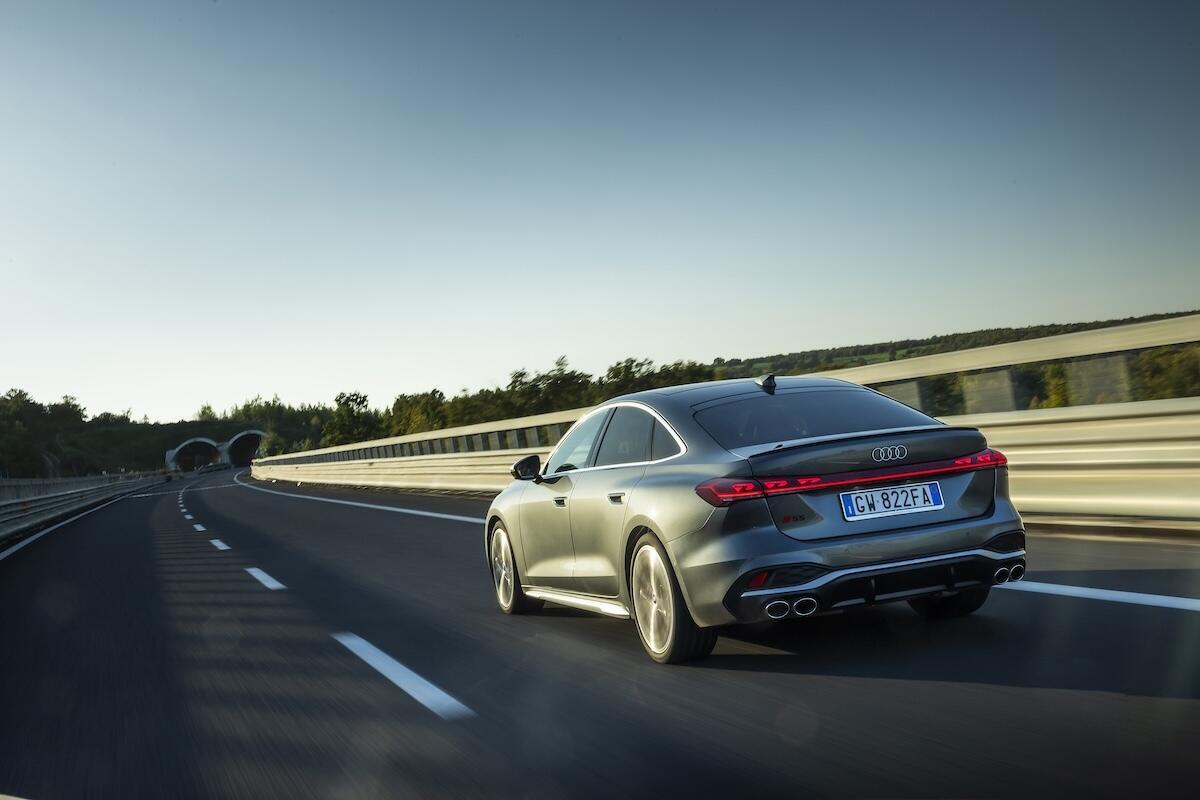 Audi A5 2025: dalla A4 alla PPC, come si guida la nuova Audi [VIDEO ...