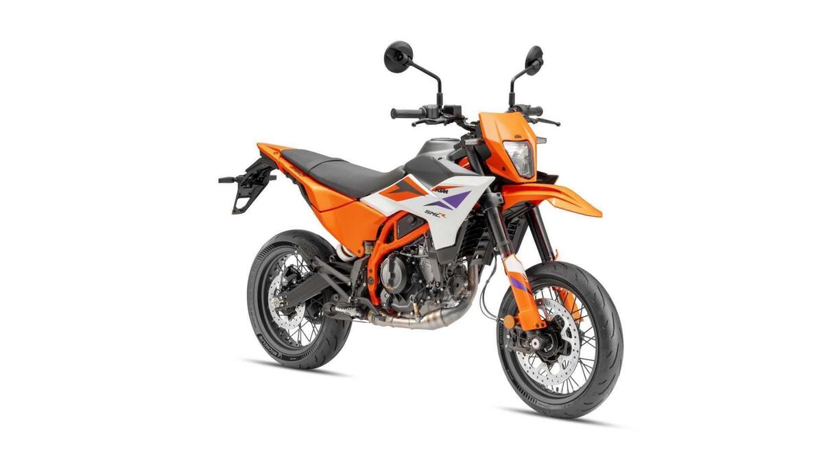 KTM 390 SMC R (2025 - 26), prezzo e scheda tecnica - Moto.it