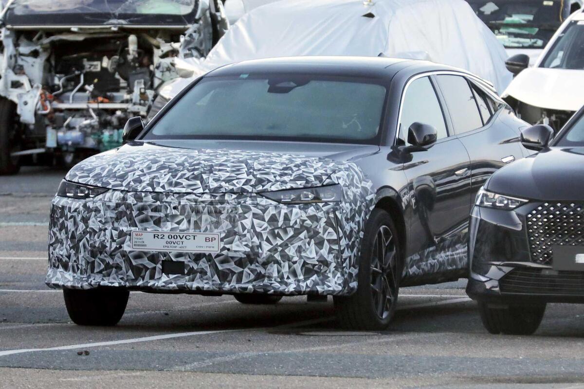 DS 4: avvistato il nuovo Facelift, arriva nel 2026 [Foto Spia] - News ...