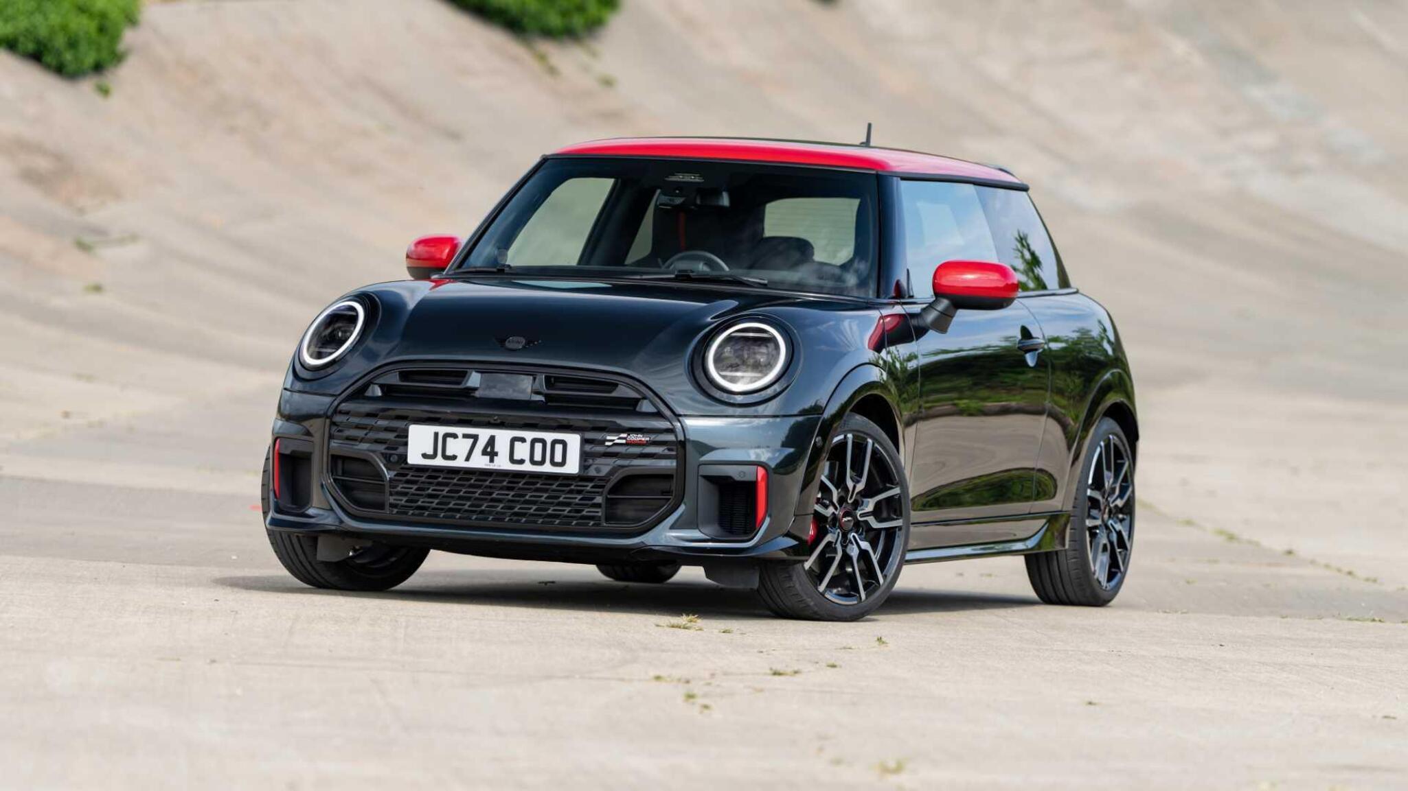 MINI Mini 3p 2.0 John Cooper Works JCW auto: prezzo e scheda tecnica ...