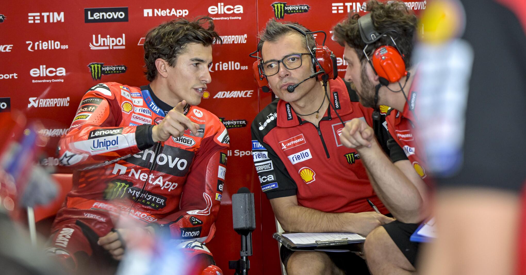 MotoGP 2025. Test di Thailandia. Marc Marquez, 1°, spinge per il motore ...