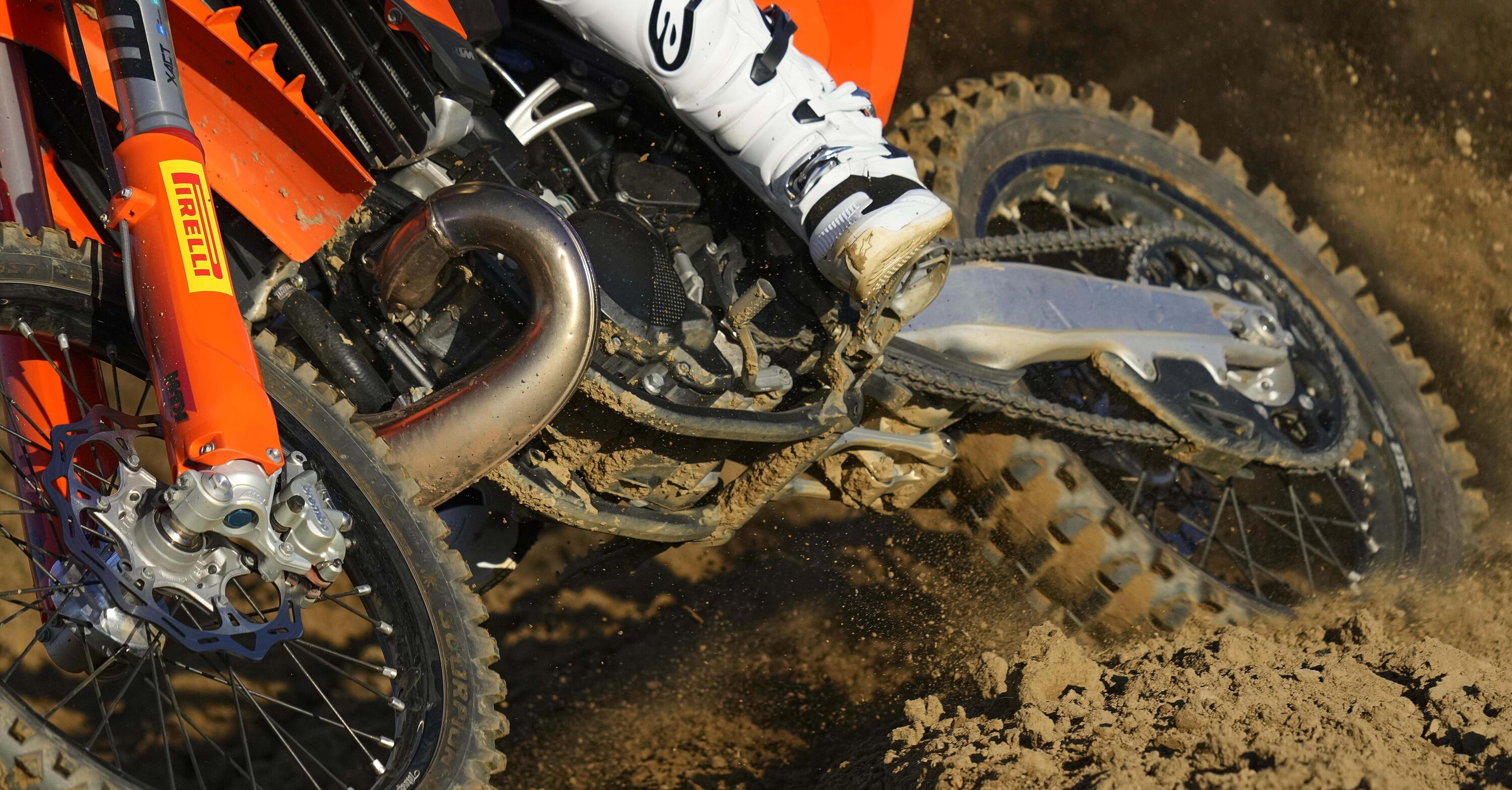 Pirelli presenta il nuovo Scorpion MX32 Mid Soft - Accessori - Moto.it