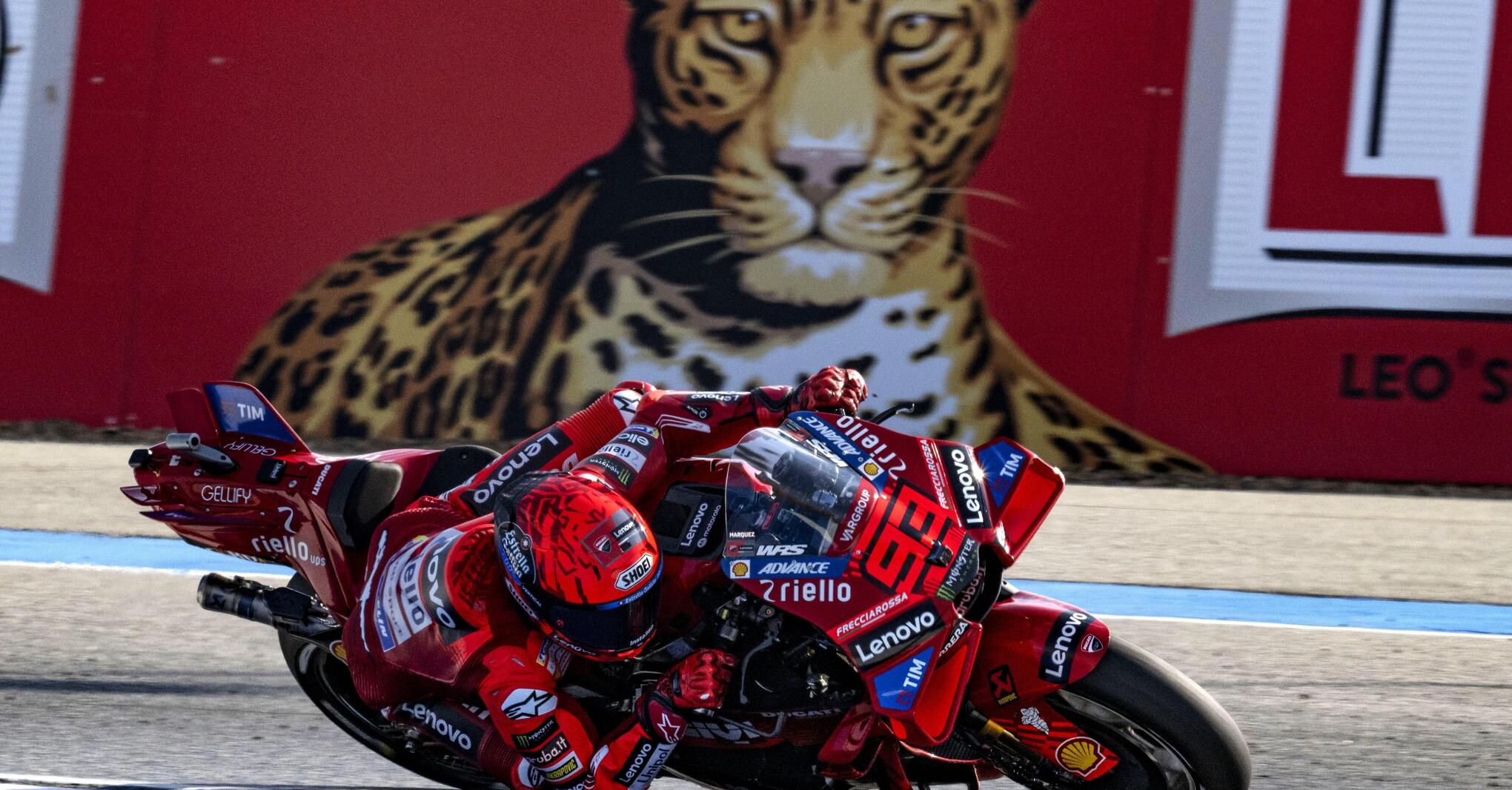 MotoGP 2025. GP di Thailandia. Pole di Marc Marquez, poi Alex e Pecco Bagnaia [RISULTATI ...