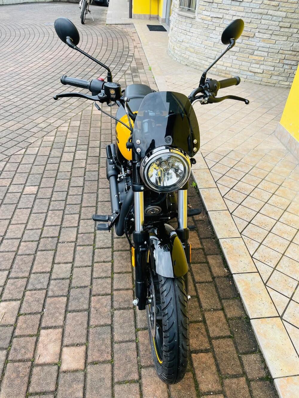 Vendo Royal Enfield Meteor 350 Fireball (2021 - 26) usata a Casorate ...