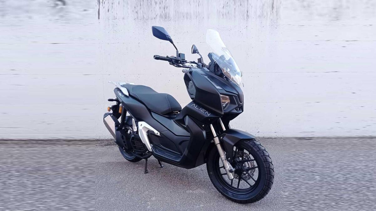 Alien Motors Newton 125 (2025), prezzo e scheda tecnica - Moto.it