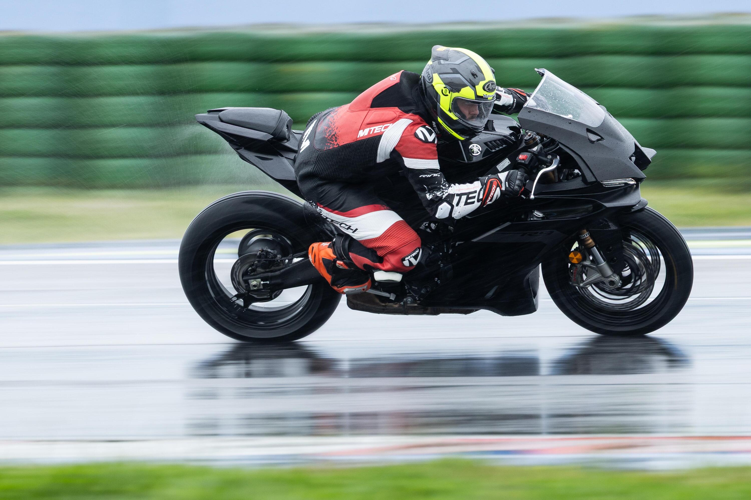 Prova Yamaha R9: al Blue Racing Day 2025 è lei la star. L'abbiamo ...