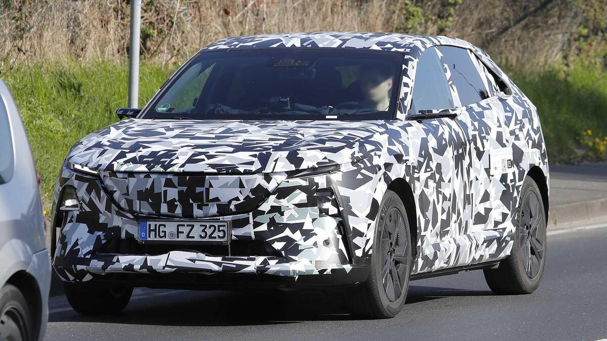 Svelata la nuova Mazda CX-6e: ecco le foto spia del nuovo suv elettrico ...