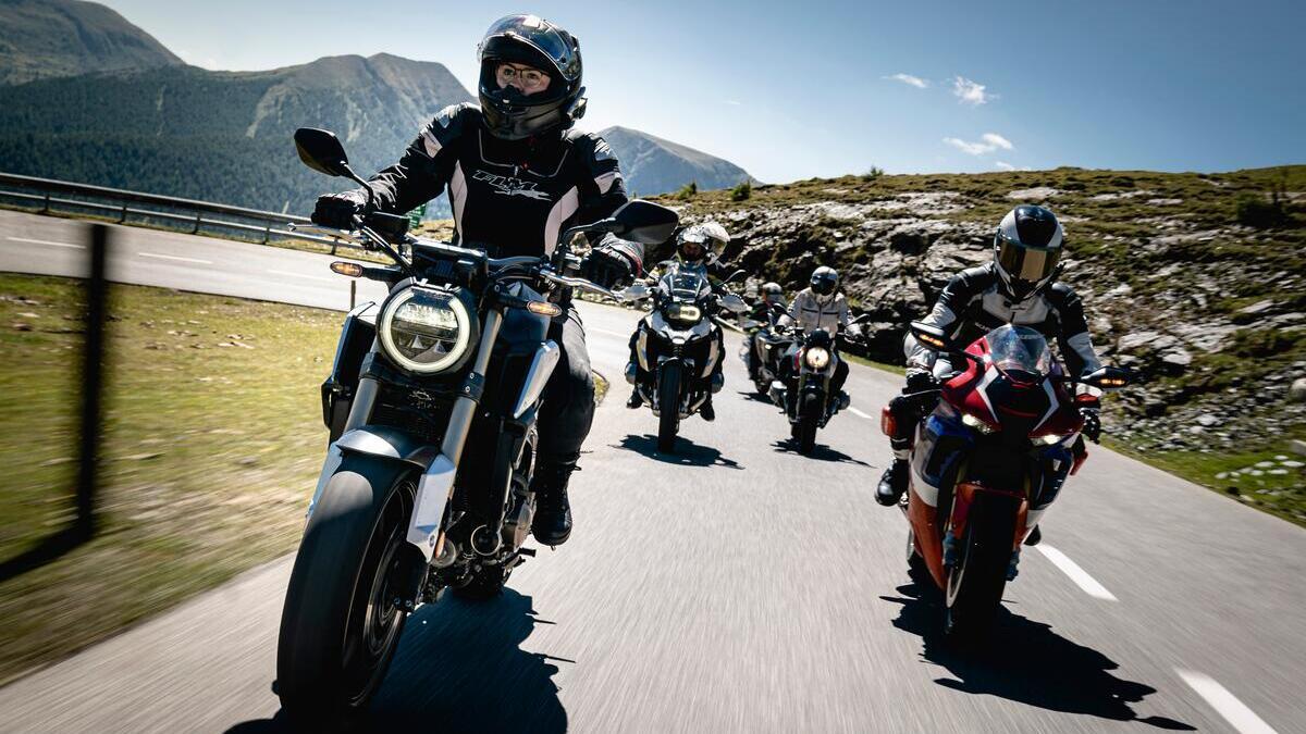 Interfono, quale scegliere? I consigli di SENA - Accessori - Moto.it