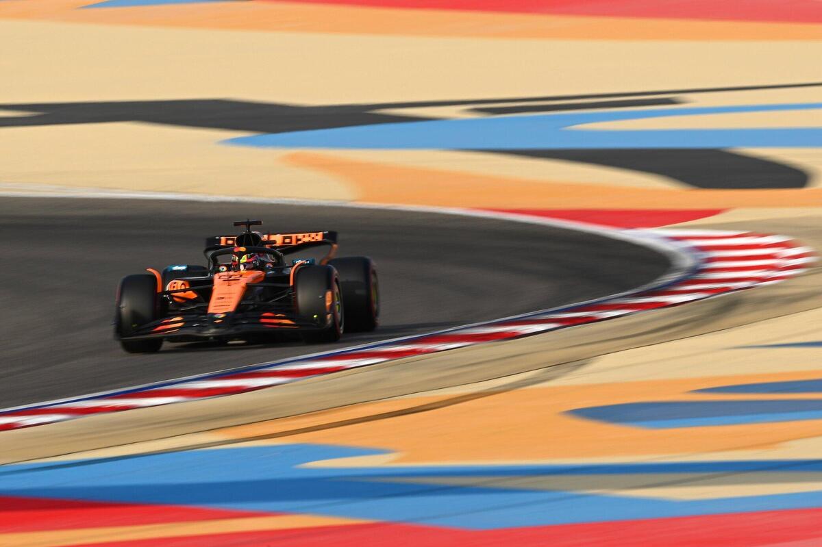 F1. GP Bahrain, McLaren domina anche le FP3 con Piastri e Norris. Terzo Leclerc e 10° Hamilton ...