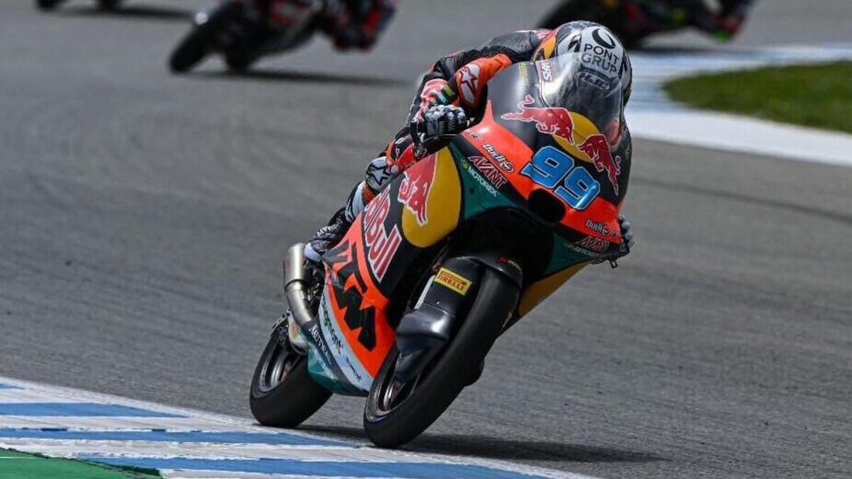 MotoGP 2025. GP di Francia. Moto3: contatto tra David Munoz e Joel Kelso all'ultima curva, vince ...