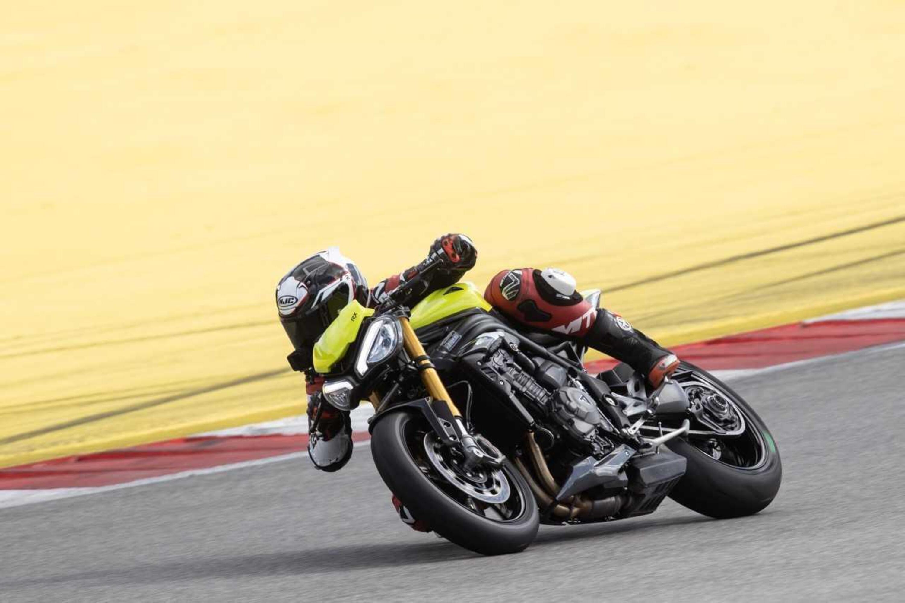Prova Triumph Speed Triple 1200 RX: test esclusivo. Pro e contro [VIDEO ...