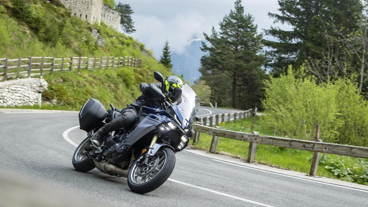 Prova Yamaha Tracer 9 GT+: test, pro e contro della sport-tourer con ...