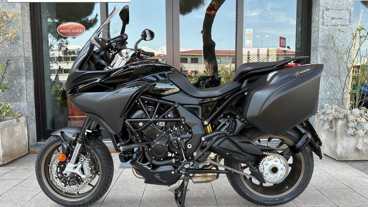 Vendo MV Agusta Turismo Veloce 800 Lusso SCS (2021 - 26) usata a ...