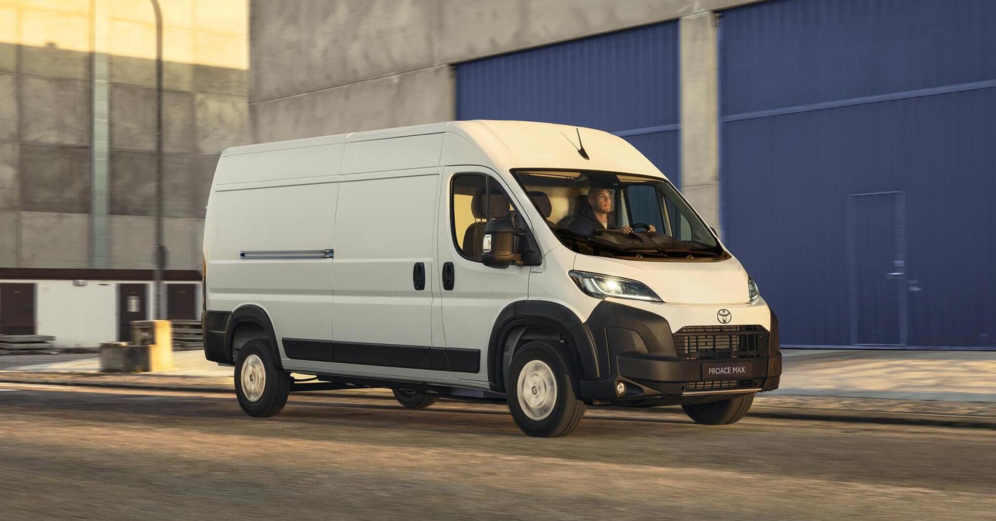 Toyota Professional Proace Max lo sconto arriva al 29% - Automoto.it