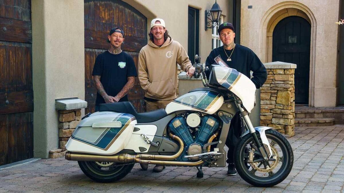 La nuova Indian Chieftain PowerPlus per la star del country Tyler ...
