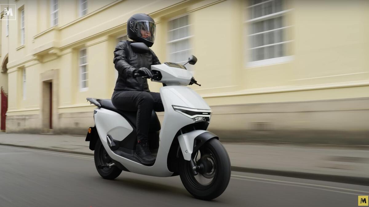 Prova Honda CUV e: TEST. Tra storia e futuro [VIDEO] - Prove - Moto.it