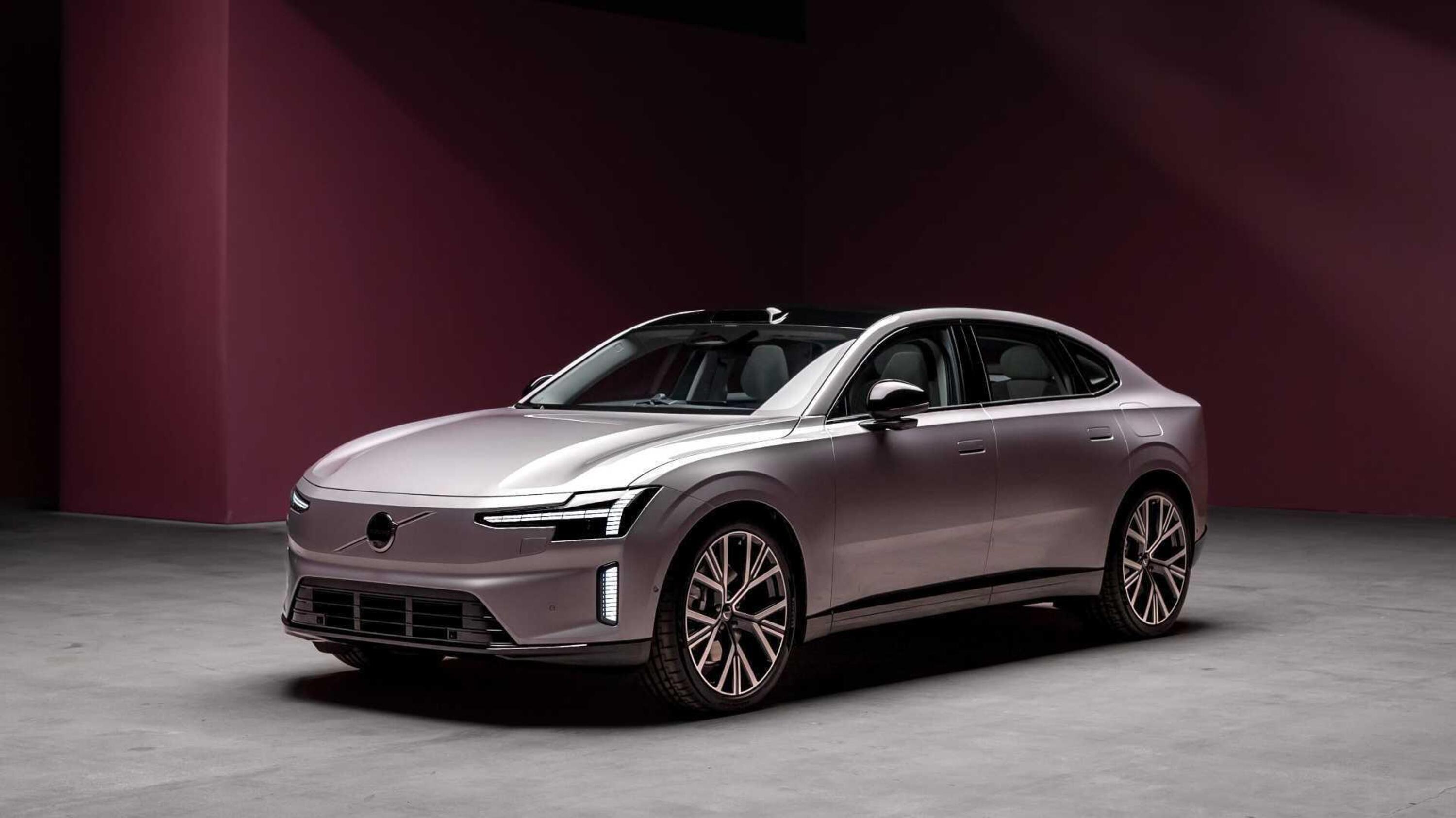 Volvo ES90 single motor extended range Core rwd: prezzo e scheda ...