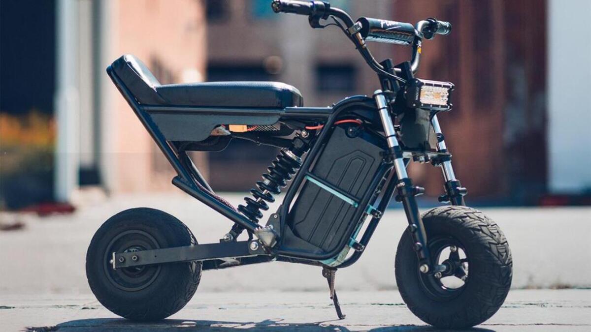 Un pulsante per impennare: ecco la pit bike elettrica mini Wheelie Fun ...