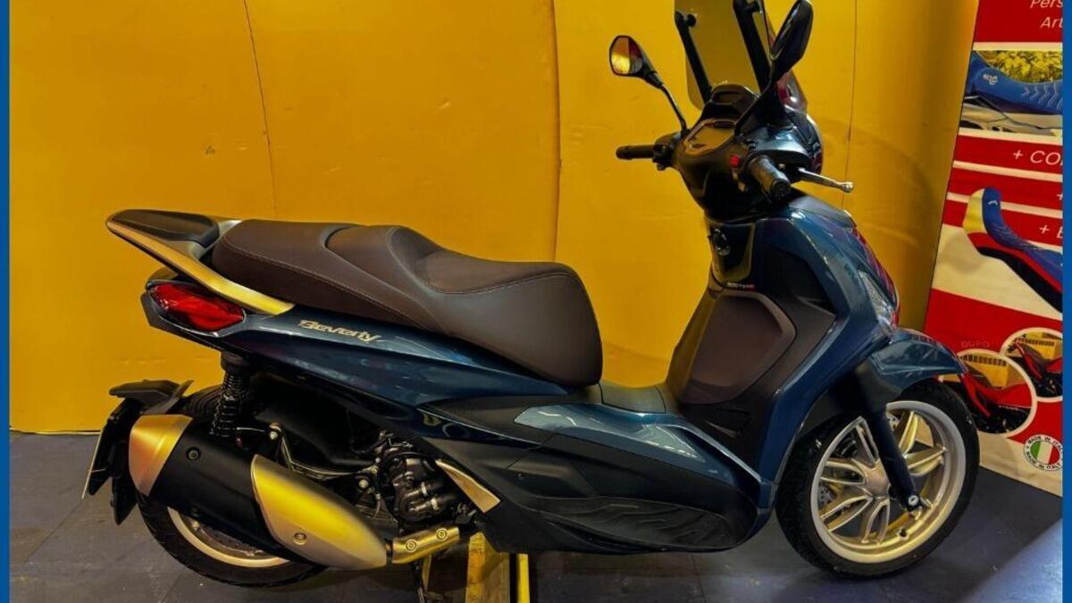 Vendo Piaggio Beverly 300 Hpe (2021) usata a Venaria Reale (codice ...