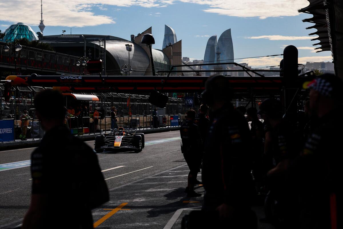 F1. Max Verstappen vince il GP d'Azerbaijan 2025! Russell 2° con Sainz ...