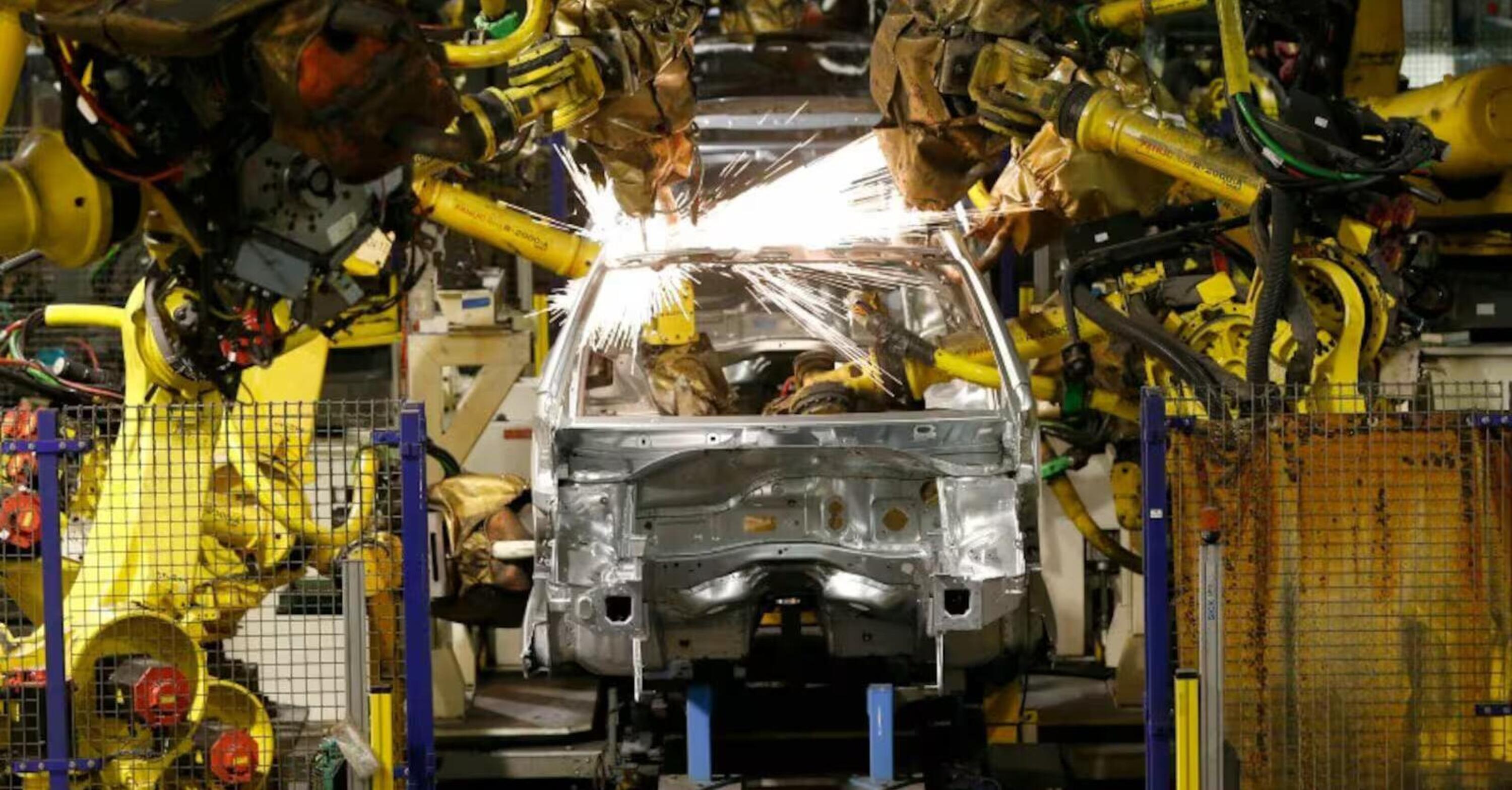 Stellantis ferma la produzione a Poissy: stop di tre settimane per Opel ...