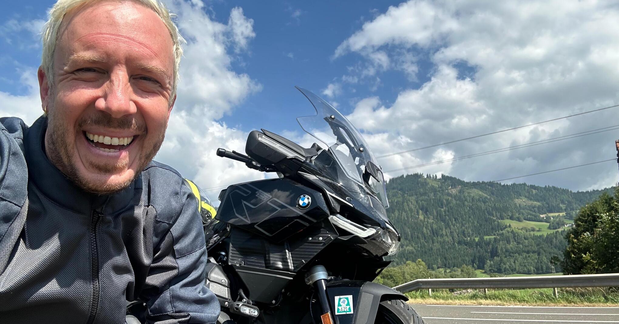Al GP di Austria con la BMW R1300RT tra gomme forate, sala stampa ...