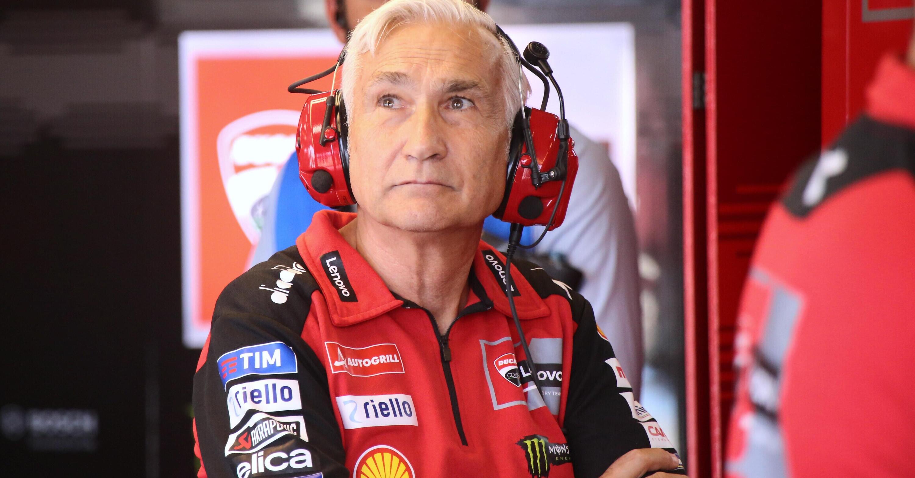 MotoGP 2025. GP del Giappone. Davide Tardozzi festeggia Marquez, ma accarezza Bagnaia: "La ...