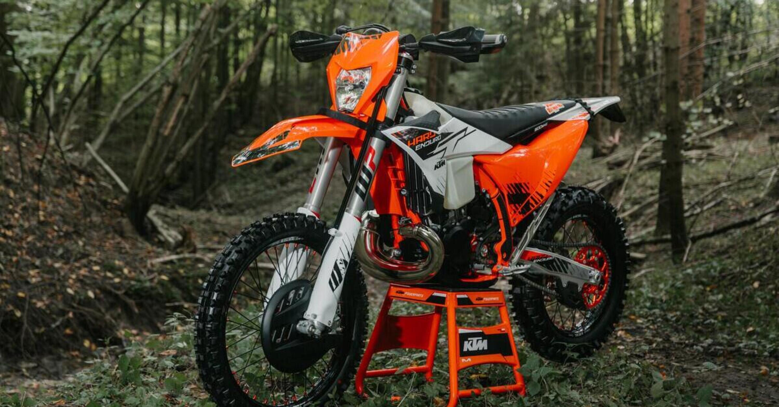 KTM 300 EXC HARDENDURO 2026: nata per l'estremo [GALLERY] - News - Moto.it
