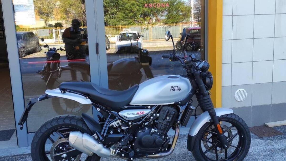 Vendo Royal Enfield Guerrilla 450 (2024 - 26) usata a Ancona (codice ...