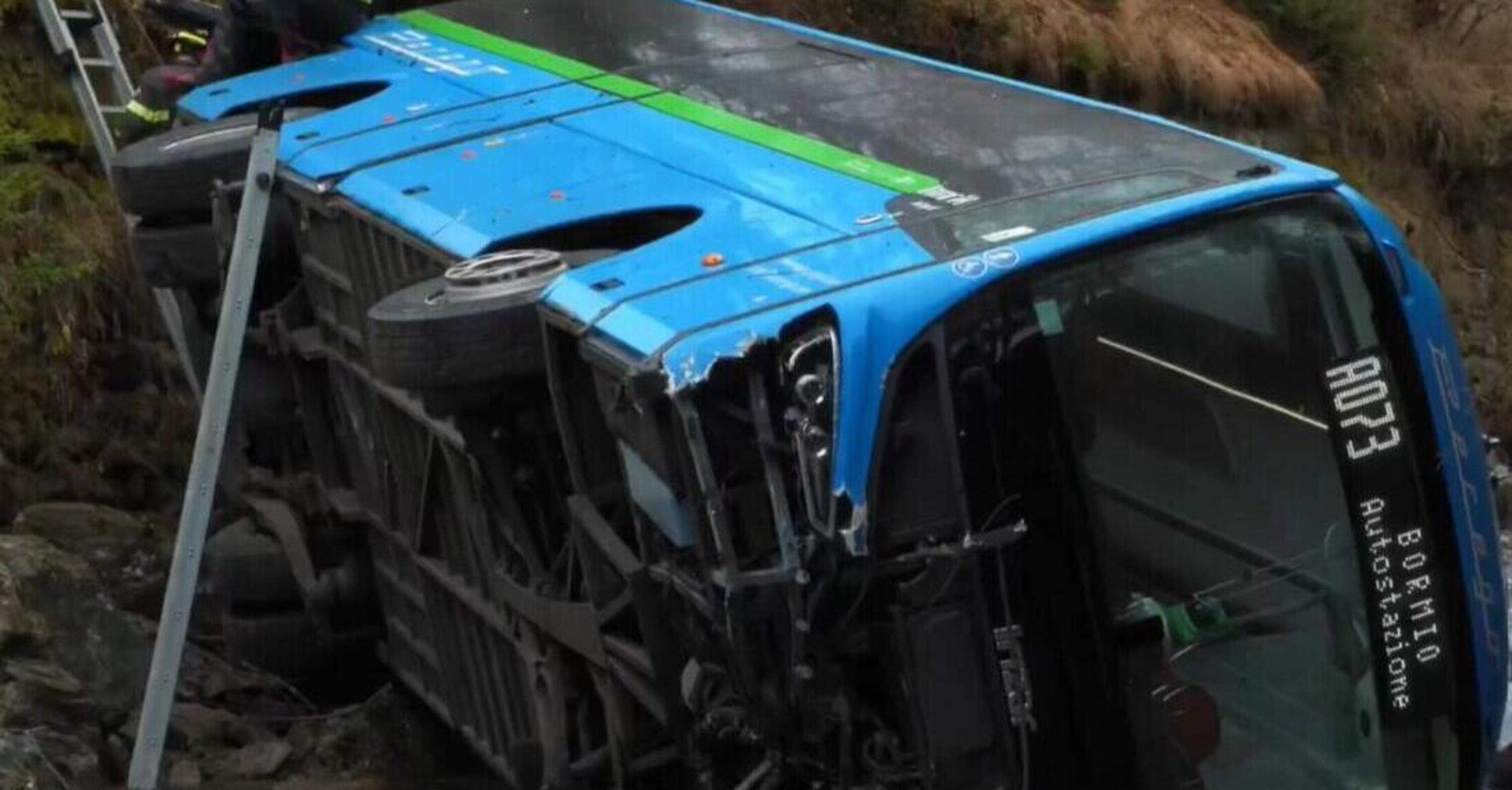 Scuolabus precipita nel torrente Frodolfo (Valfurva): quattro ragazzi ...