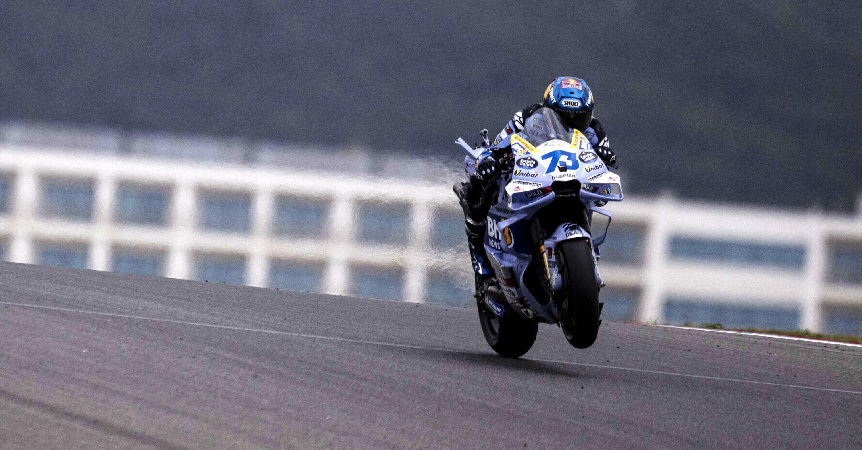 MotoGP 2025. GP del Portogallo. Alex Marquez batte Pedro Acosta e vince ...