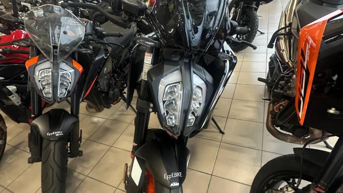 Vendo KTM 890 Duke GP (2022 - 23) usata a Cherasco (codice 9877928 ...