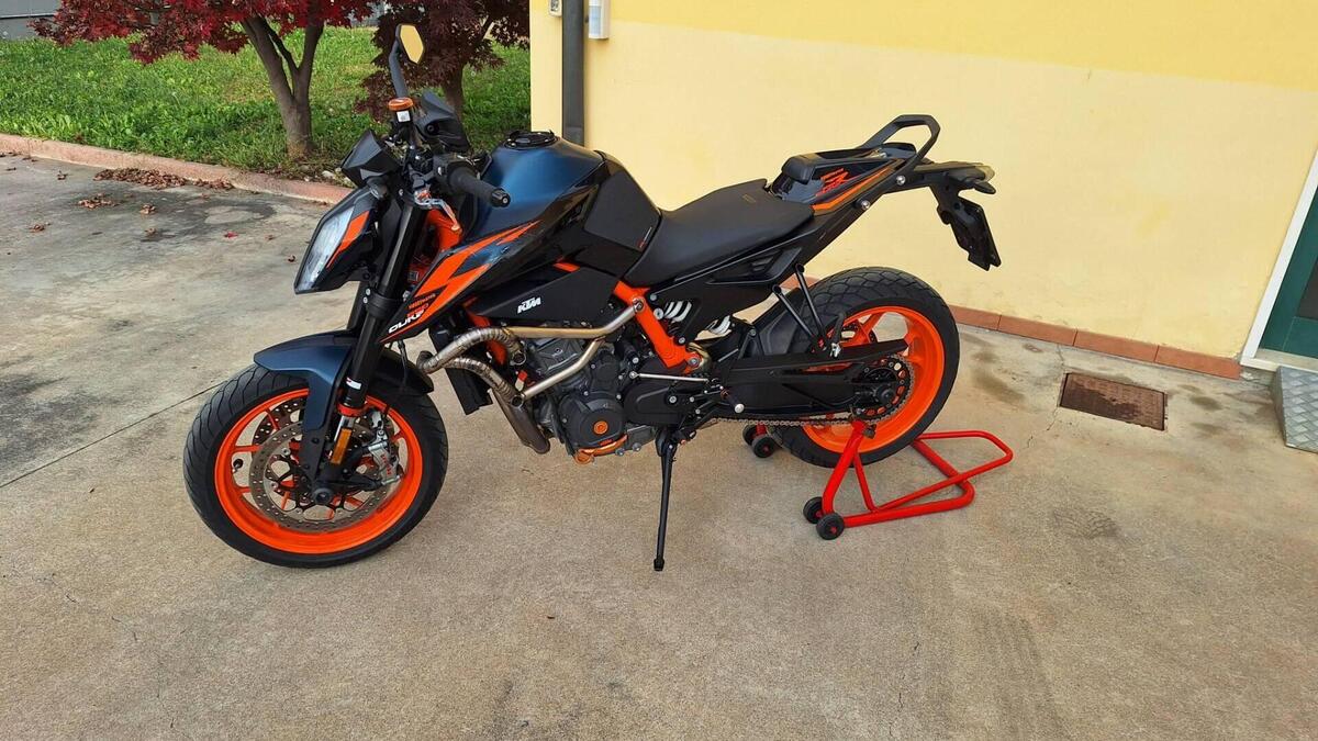 Vendo KTM 890 Duke R (2022 - 23) usata a Montecchio Maggiore (codice ...