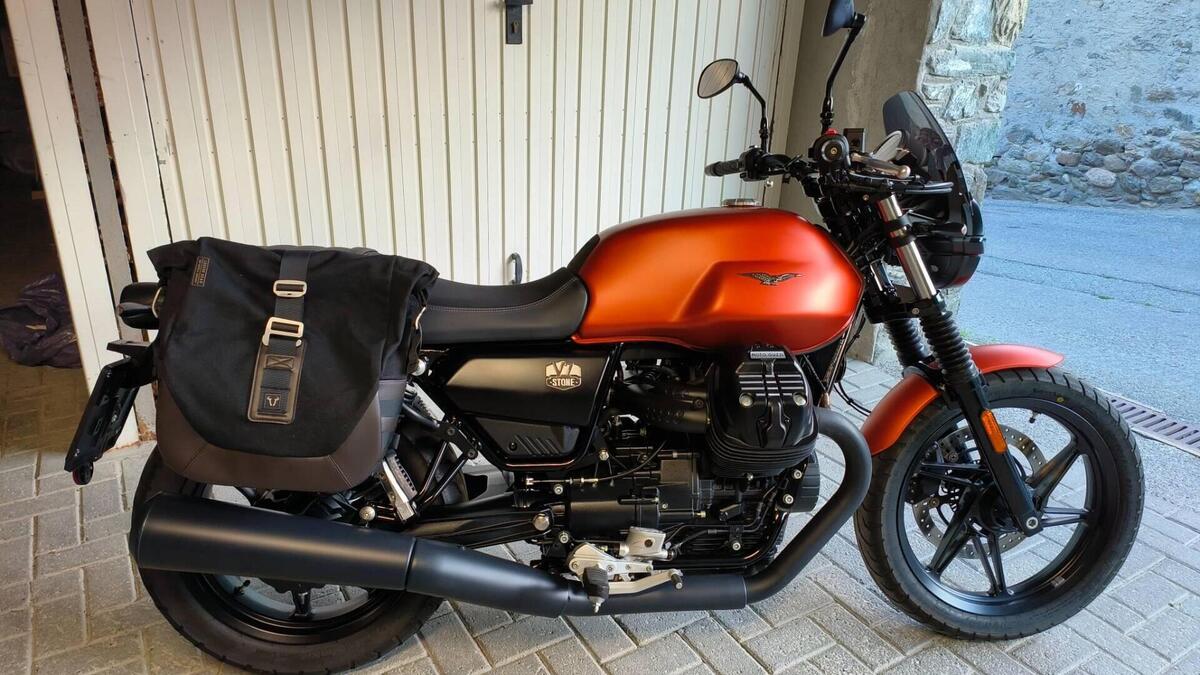 Vendo Moto Guzzi V7 Stone (2021 - 24) usata a Aosta (codice 9878671 ...