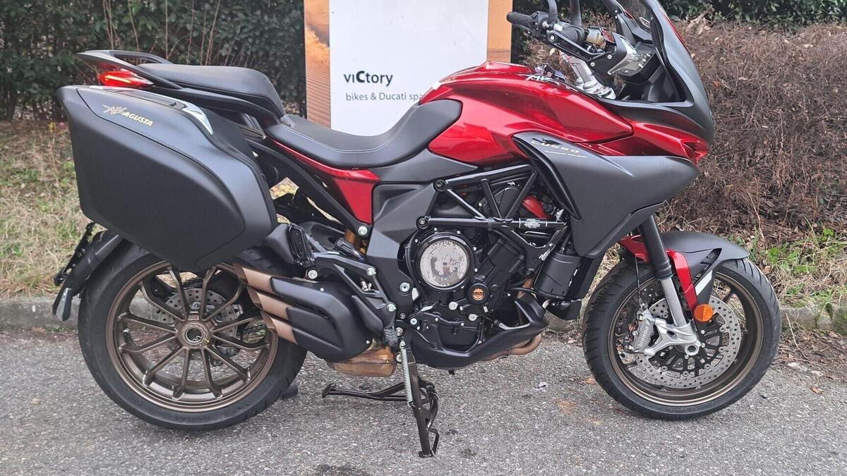 Vendo MV Agusta Turismo Veloce 800 Lusso SCS (2021 - 26) usata a ...