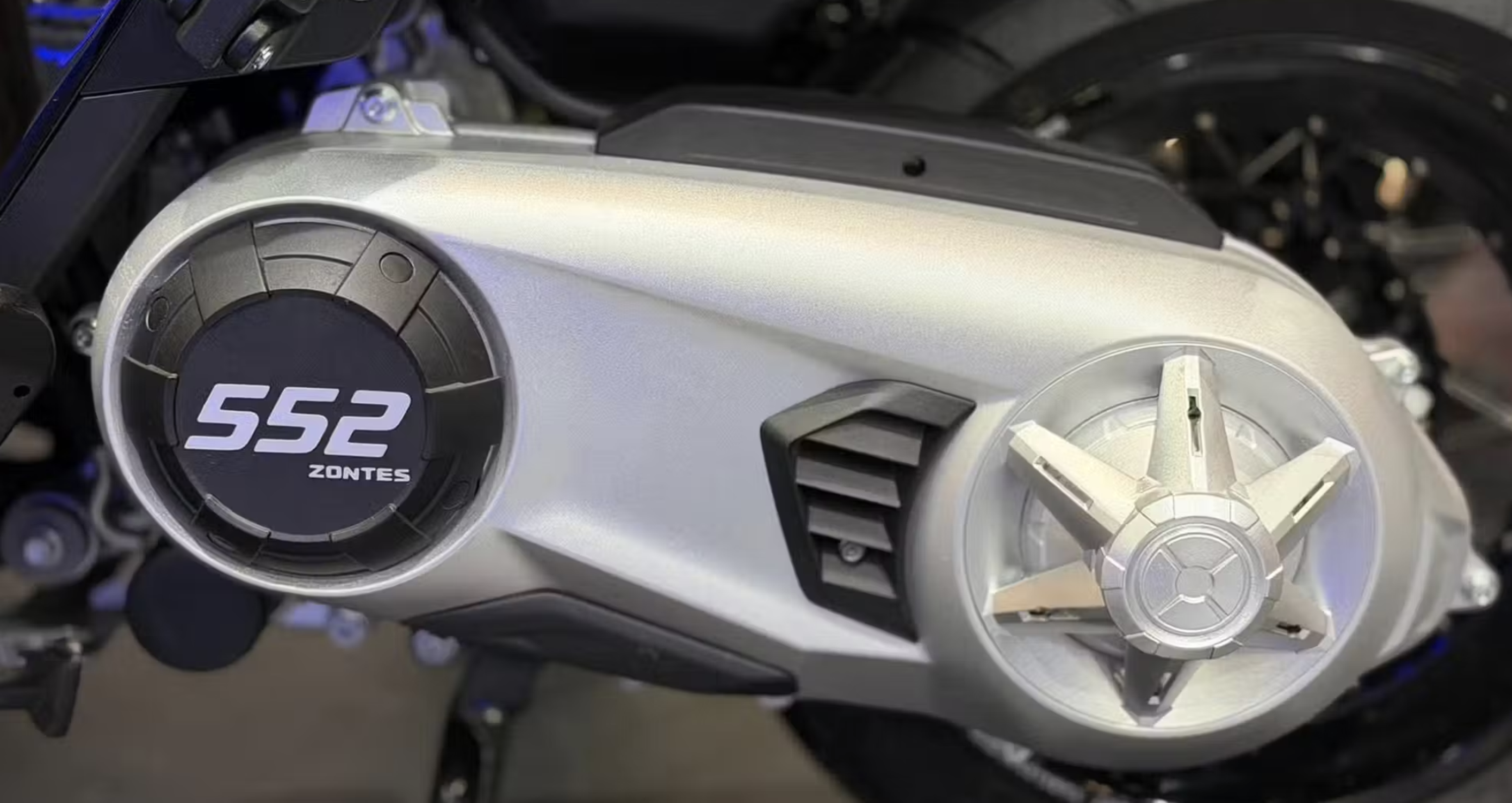 Maxi-scooter Zontes ZT 552 T: arriva anche la versione adventure - News ...