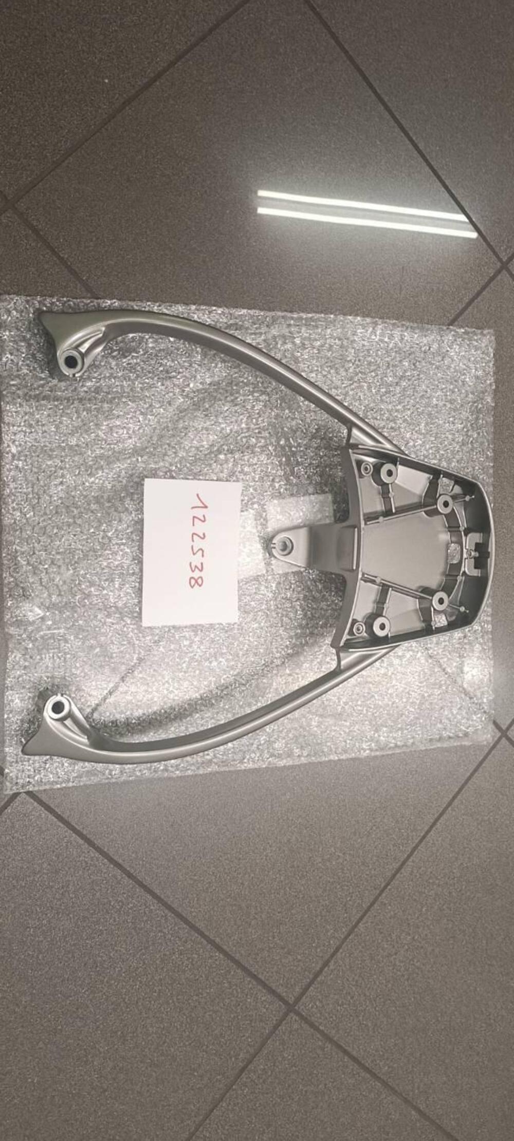 Vendo PORTAPACCO POSTERIORE SYM FUGUE 125 Sym a Brugherio (cod. 9906190 ...