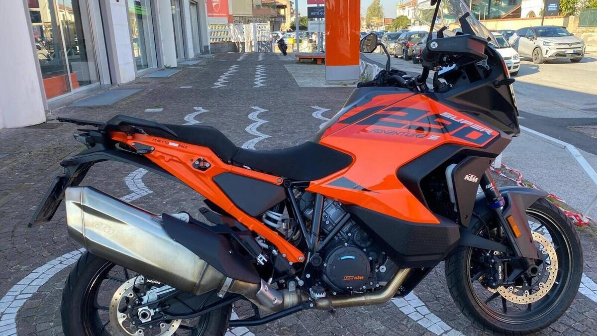 Vendo KTM 1290 Super Adventure S (2022 - 25) usata a Capua (codice ...