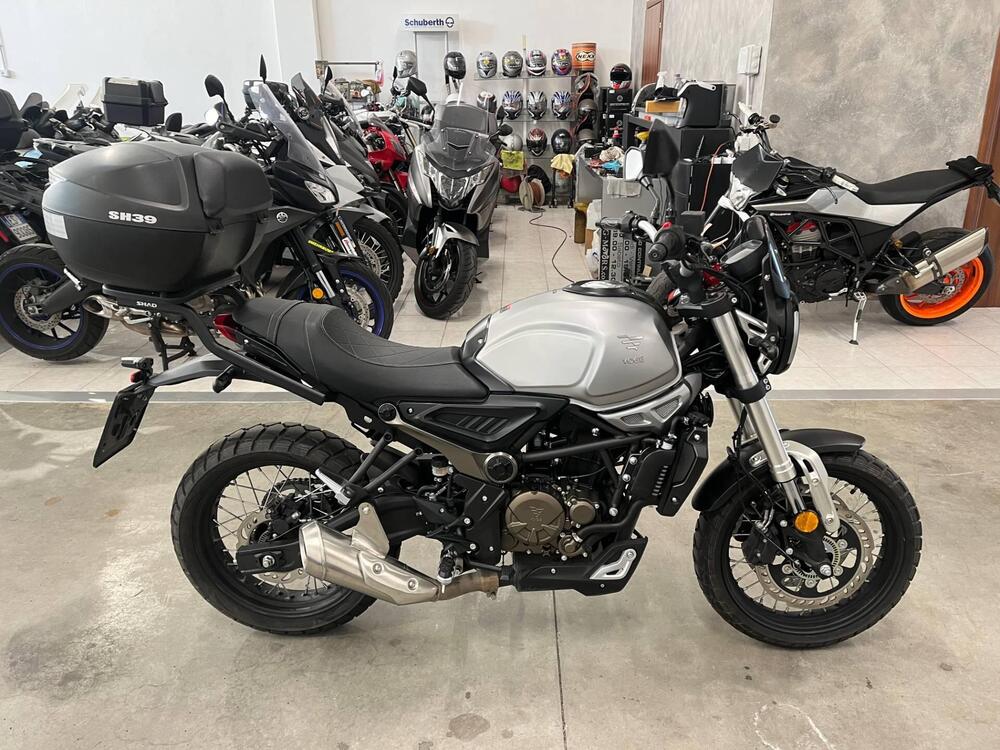 Vendo Voge Trofeo 300ACX Scrambler (2021 - 26) usata a Cernusco sul ...