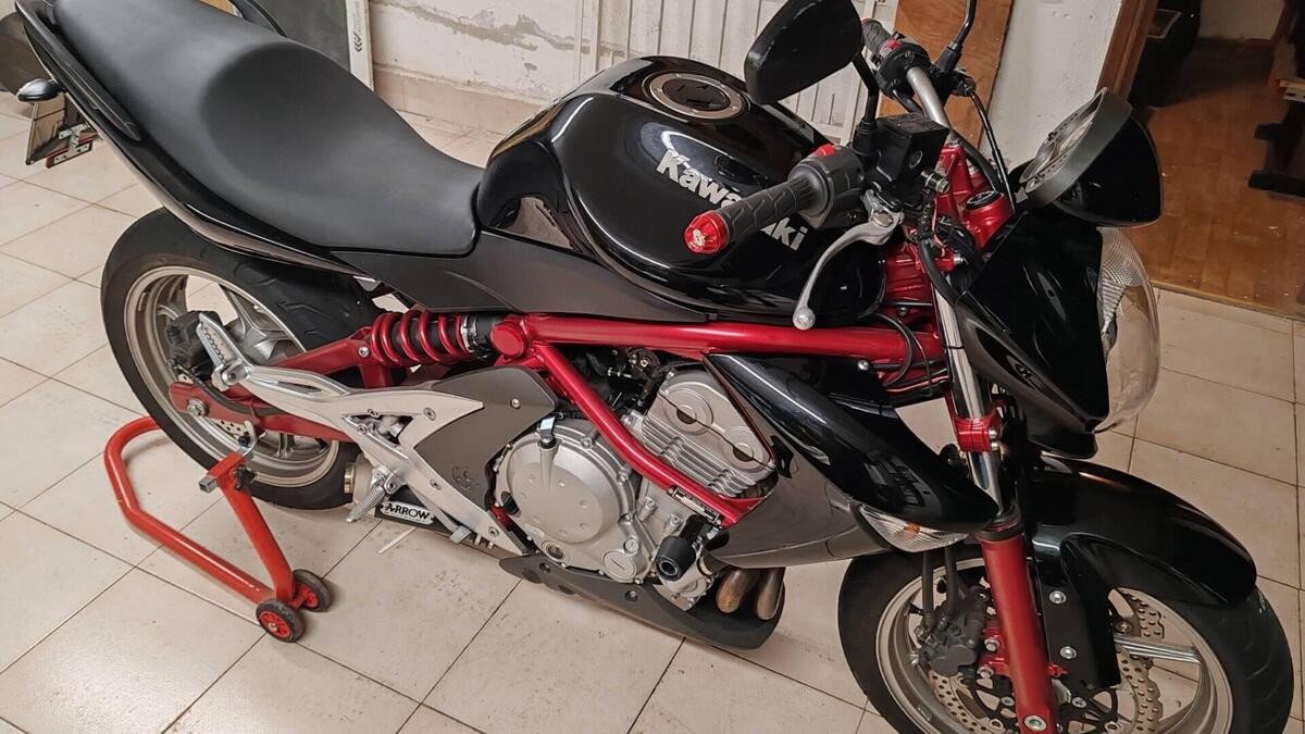 Vendo Kawasaki ER-6N (2006 - 09) usata a Legnano (codice 9911645) - Moto.it