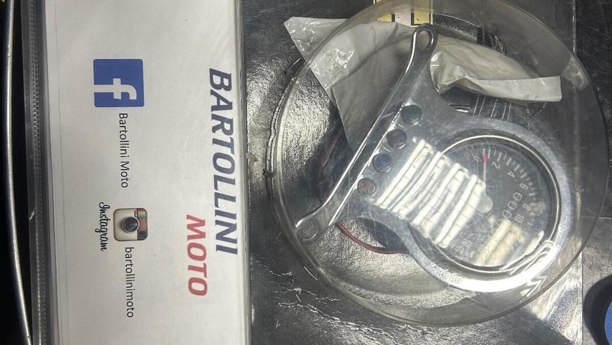 Vendo Conta chilometri orari custum chrome Custom Chrome a Terni (cod ...