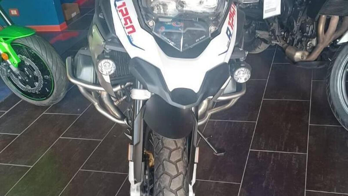 Vendo Bmw R 1250 GS (2021 - 24) usata a Almese (codice 9915613) - Moto.it