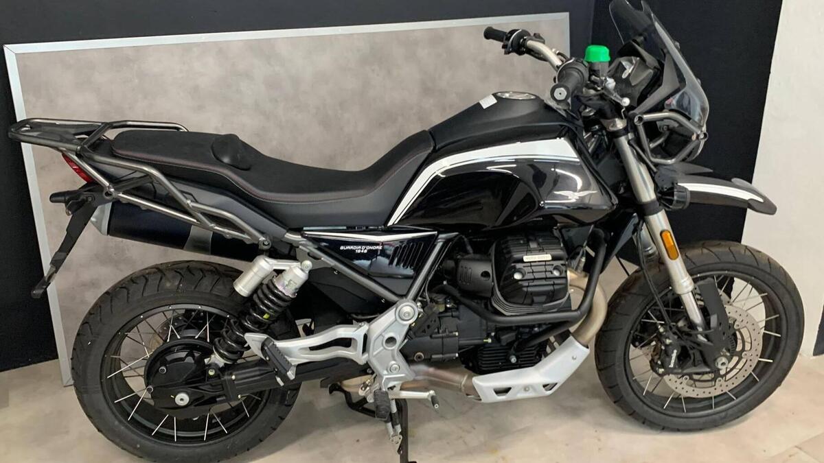 Vendo Moto Guzzi V85 TT Guardia d'Onore (2022 - 23) nuova a Genova ...